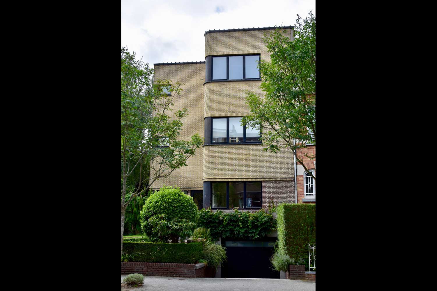 Amsterdam-influenced bourgeois house | Admirable Facades - Admirables ...